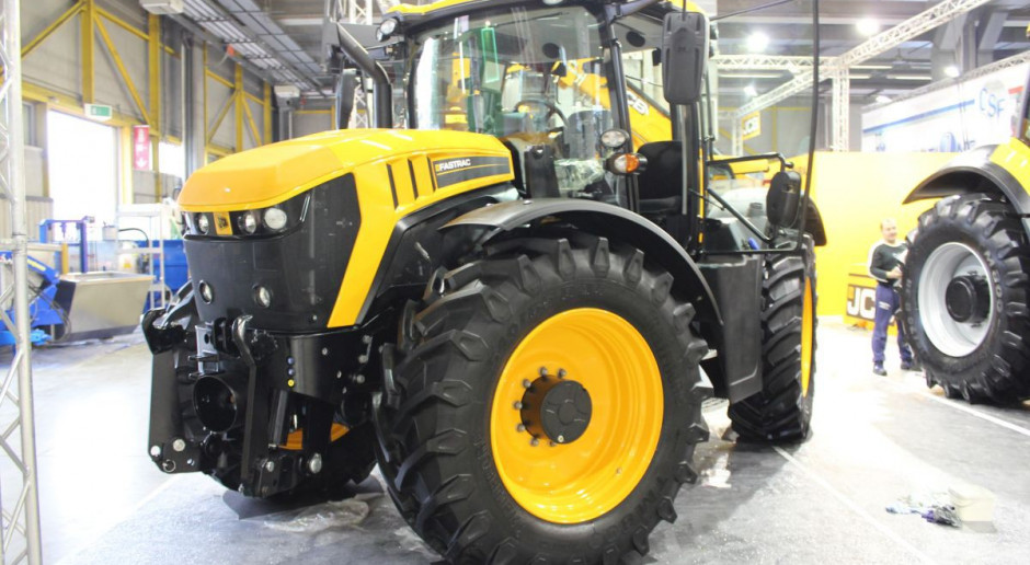 JCB Fastrac 4000 – nowy ciągnik już w sprzedaży - Maszyny rolnicze