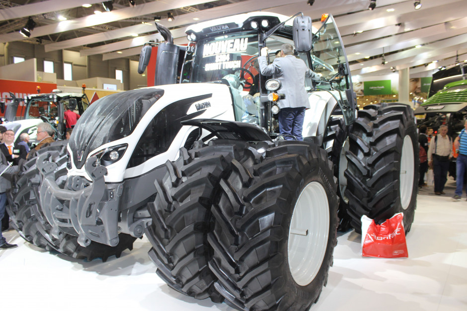 Nowa Valtra S394 z podłokietnikiem SmartTouch