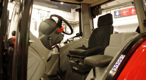 Ursus 28014 z sześciocylindrowym silnikiem Deutz Stage II o mocy 280 KM ...