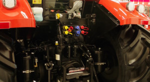 Ursus 28014 z sześciocylindrowym silnikiem Deutz Stage II o mocy 280 KM ...