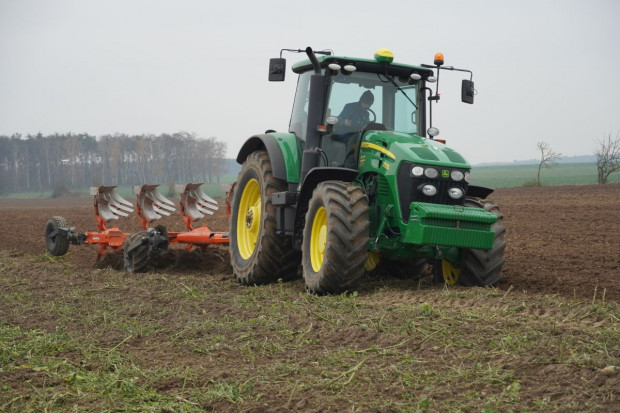 Technika rolnicza - maszyny rolnicze, technika, producenci