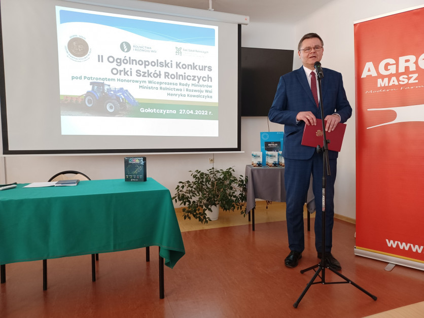 Gości przywitał dyrektor szkoły w Gołotczyźnie Pan Marek Rutkowski, fot ...