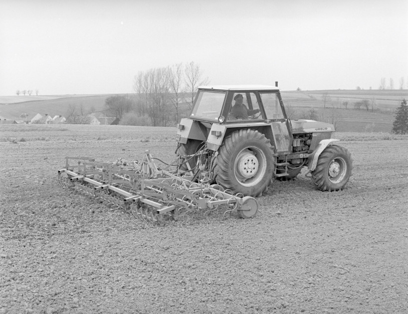 Rok 1989 - rolnik indywidualny Bernard Morawiec, ze wsi położonej w ...