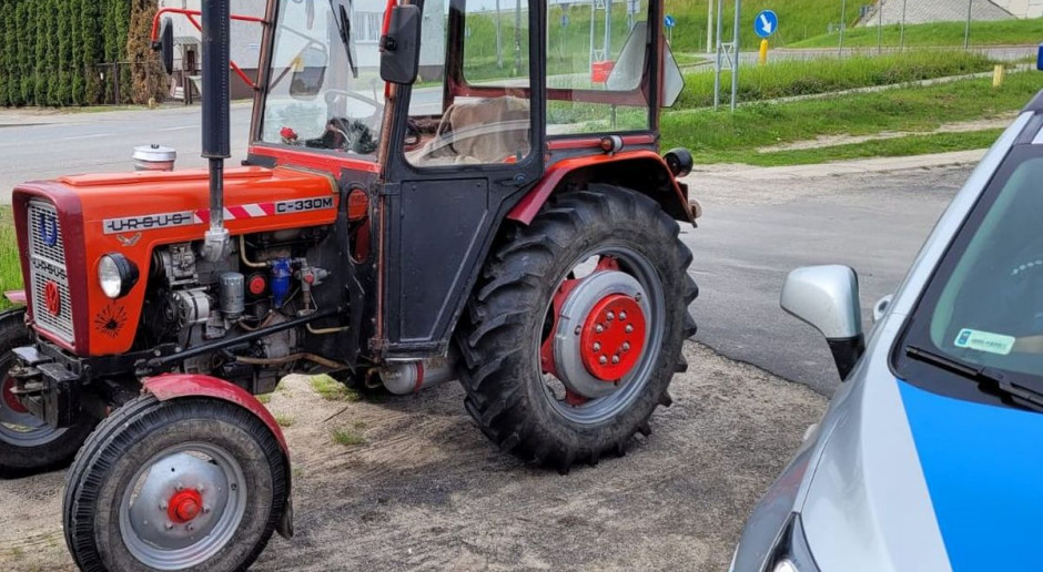 Ursus z osprzętem do odśnieżania skradziony sprzed marketu