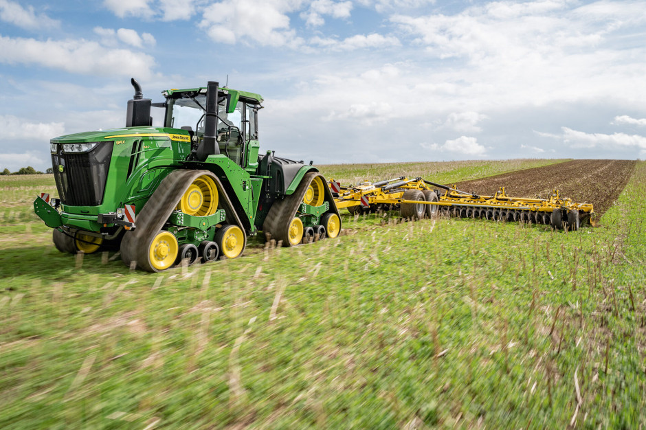 Czym zaskakują ulepszone ciągniki John Deere 9RX?