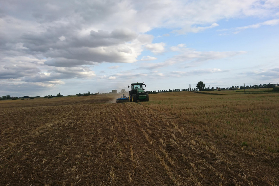 Sezon nie kończy się na żniwach. Próchnica dla gleby na wagę złota