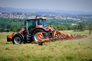 Maszyny rolnicze - kombajny, ciągniki i inne - Farmer.pl