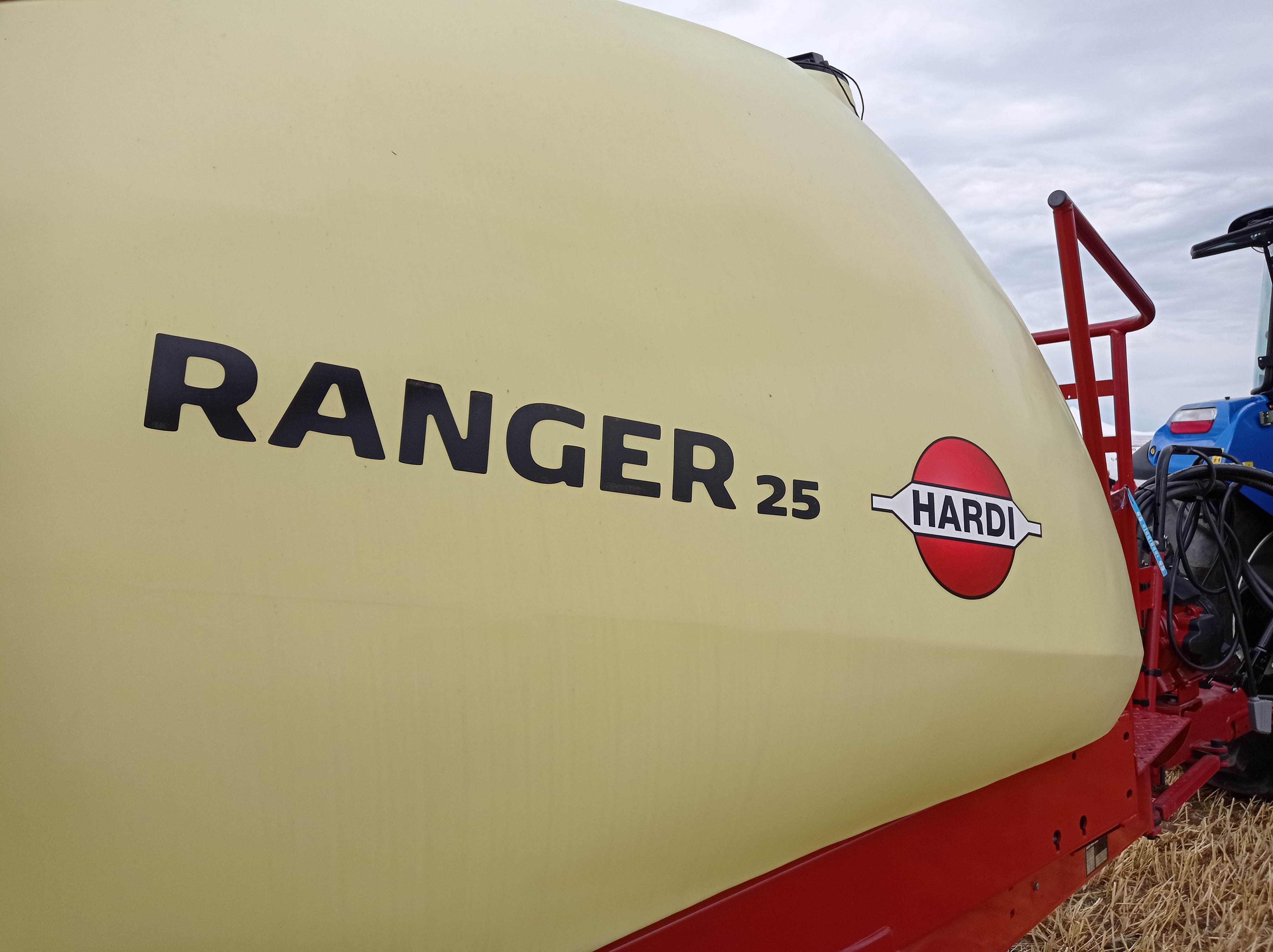 Zaczepiany opryskiwacz Hardi Ranger 25, czyli wstęp do klasy premium
