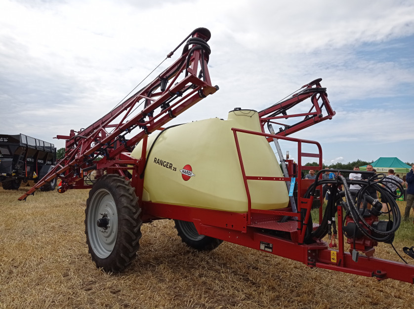 Zaczepiany opryskiwacz Hardi Ranger 25, czyli wstęp do klasy premium