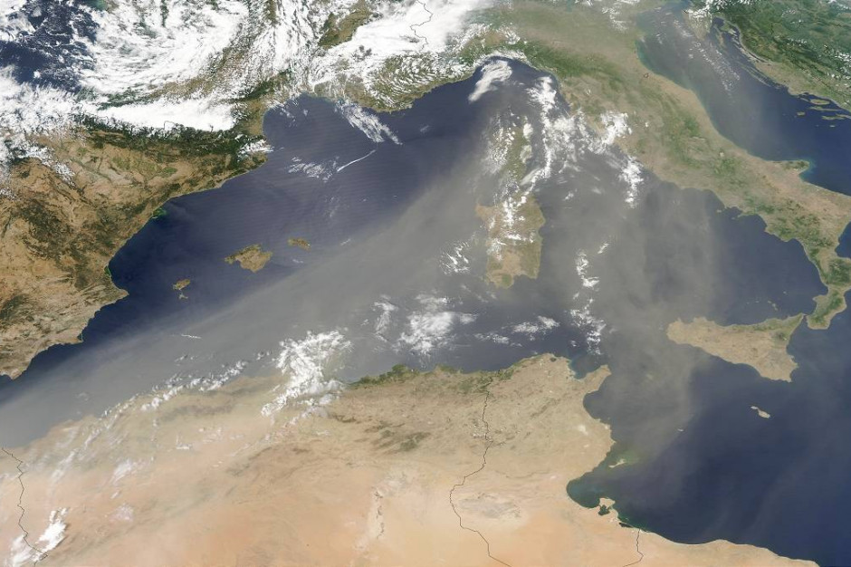 Piasek znad Sahary nad Polską. Czy jest radioaktywny?