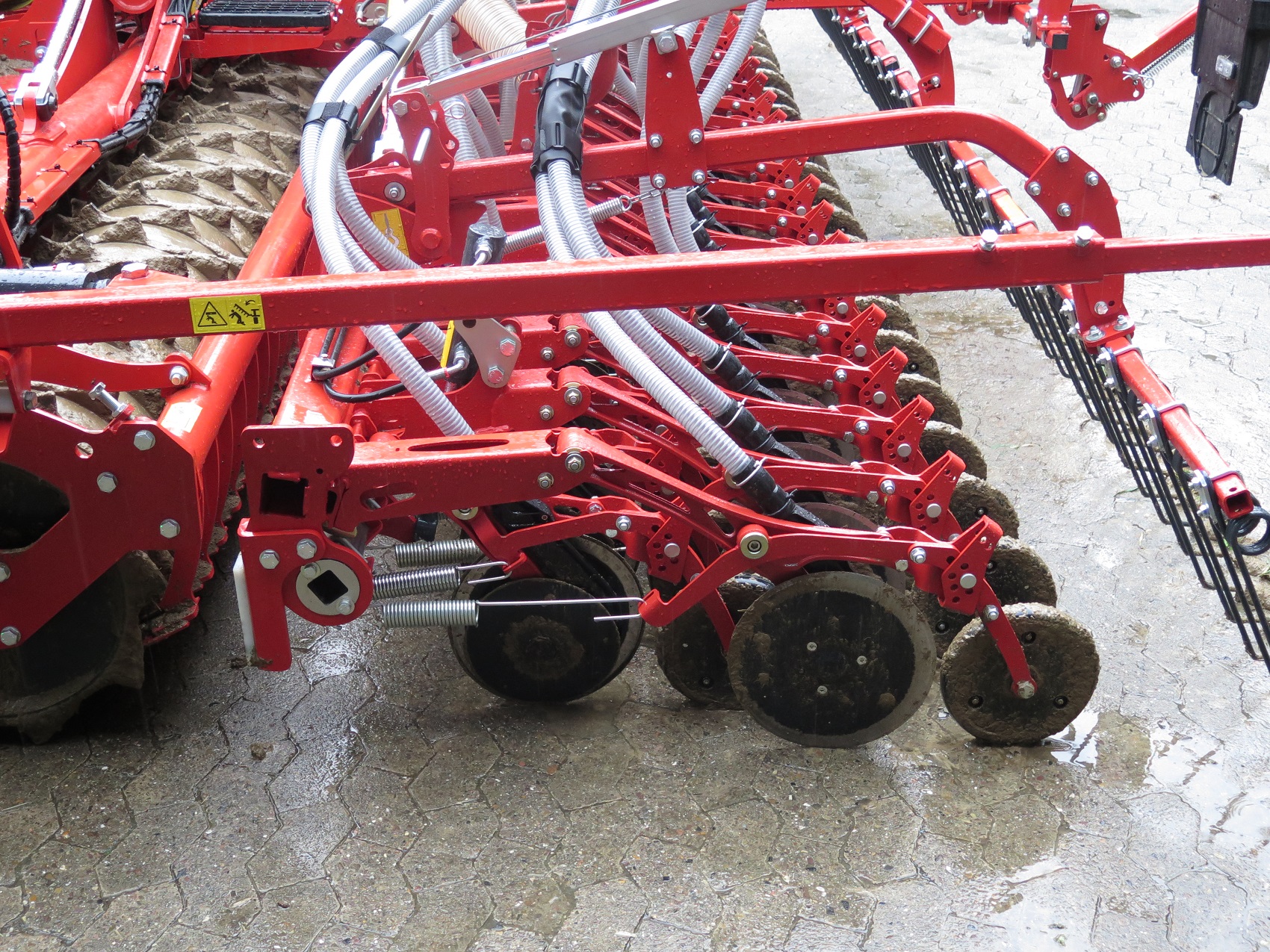 Kverneland Rotago F ze zdalną regulacją głębokości pracy