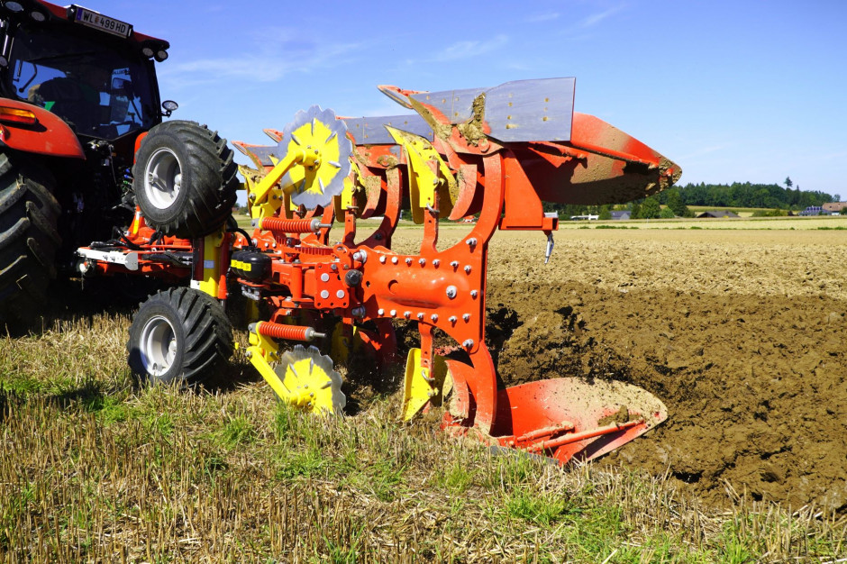 Pługi wciąż w modzie. Pöttinger wprowadza na rynek nowego Servo 3000