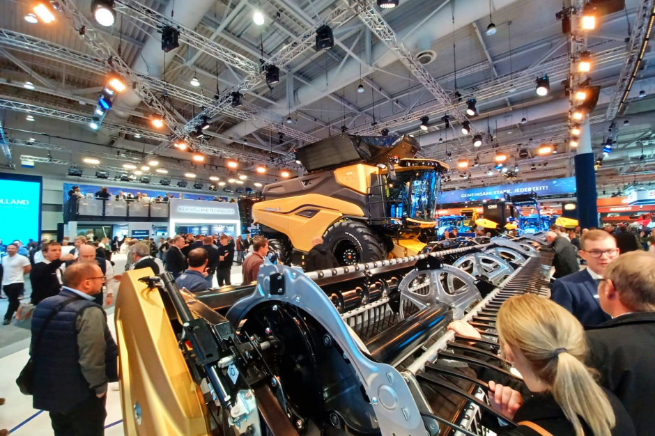 New Holland CR11. Spektakularna premiera gigantycznego kombajnu