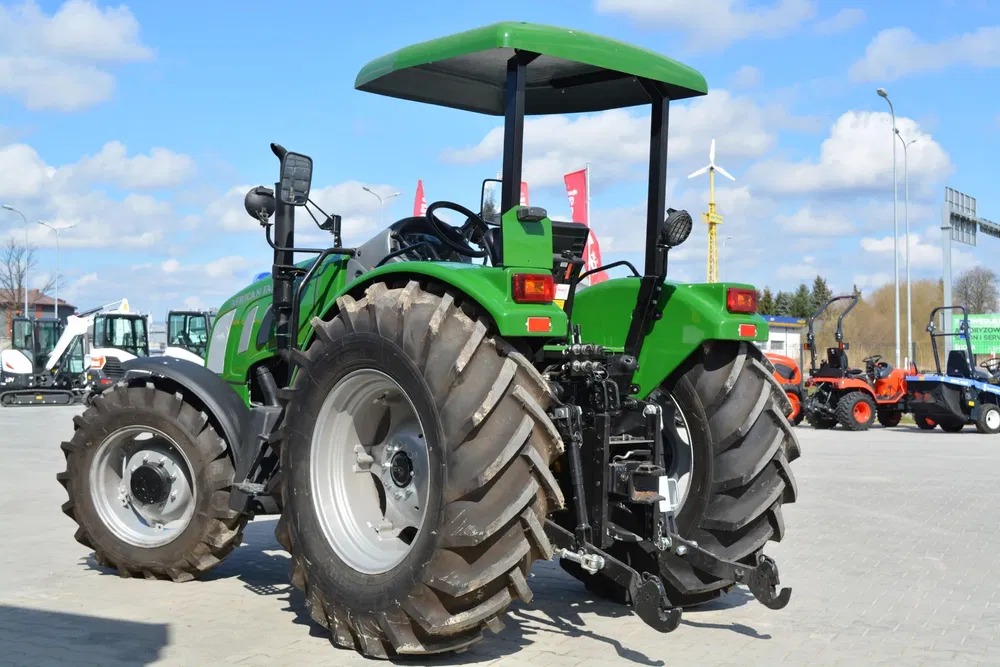 Fabrycznie nowy Farmer F-8258. Ile kosztuje i gdzie jest haczyk?