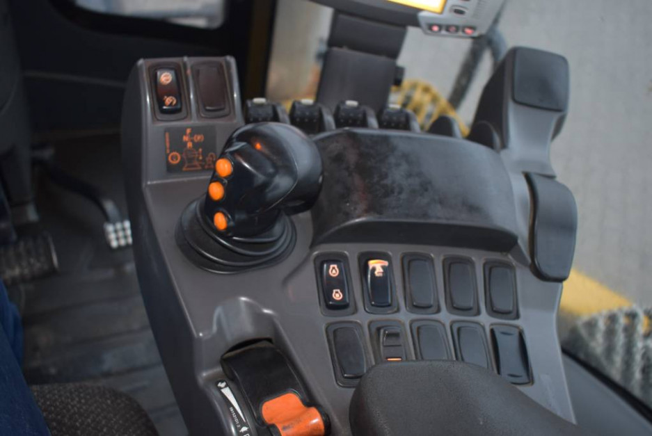 Nietuzinkowy Challenger MT 875 C do kupienia na Giełdzie Rolnej