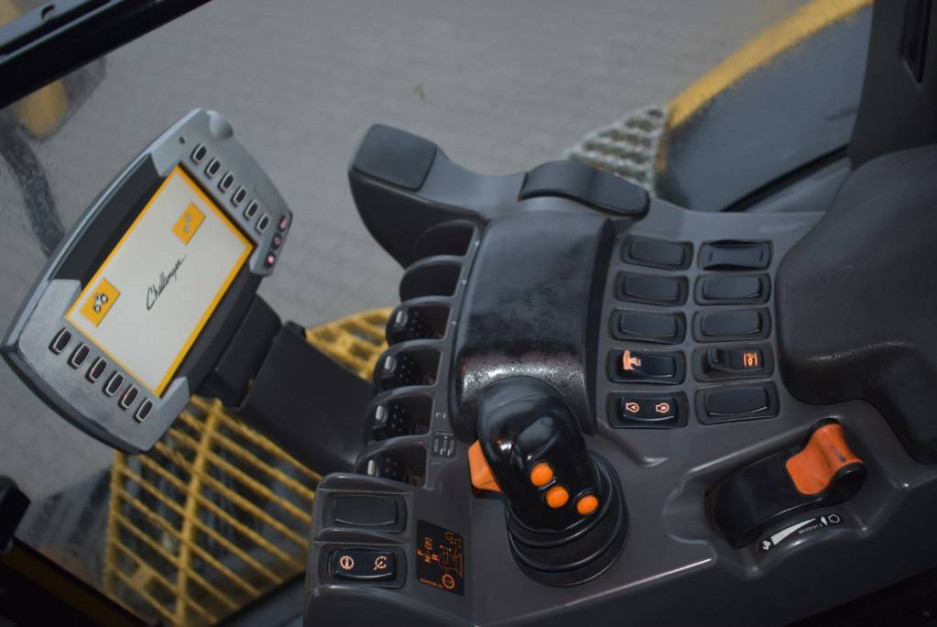 Nietuzinkowy Challenger MT 875 C do kupienia na Giełdzie Rolnej