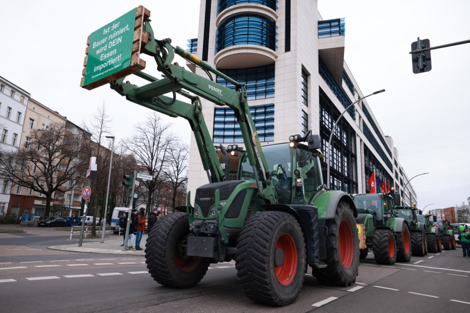 Niemieccy rolnicy znowu pojechali na Berlin. Protesty trwają również w ...
