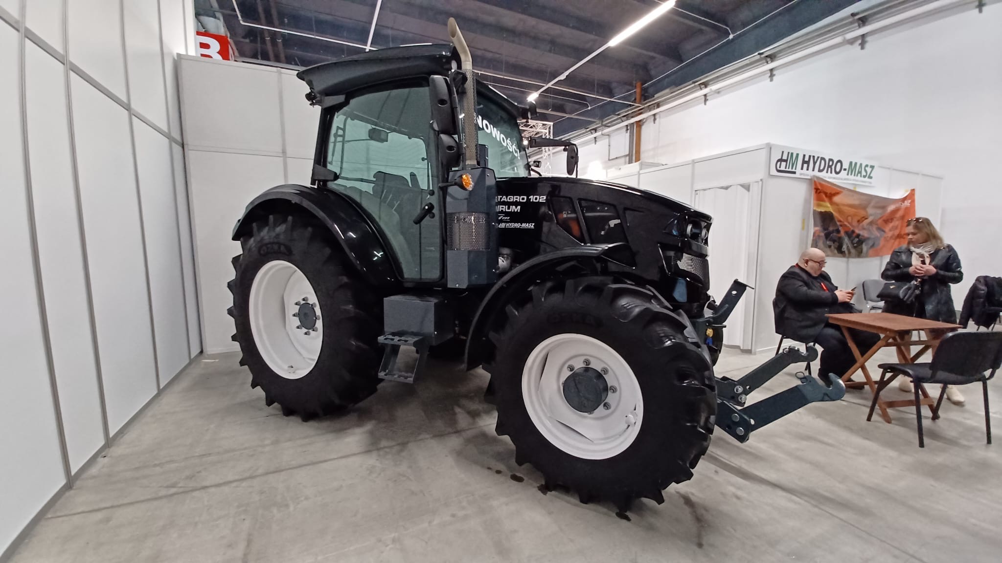 Ile kosztowały traktory na Agrotechu? Sprawdzamy ceny ciągników o mocy ...