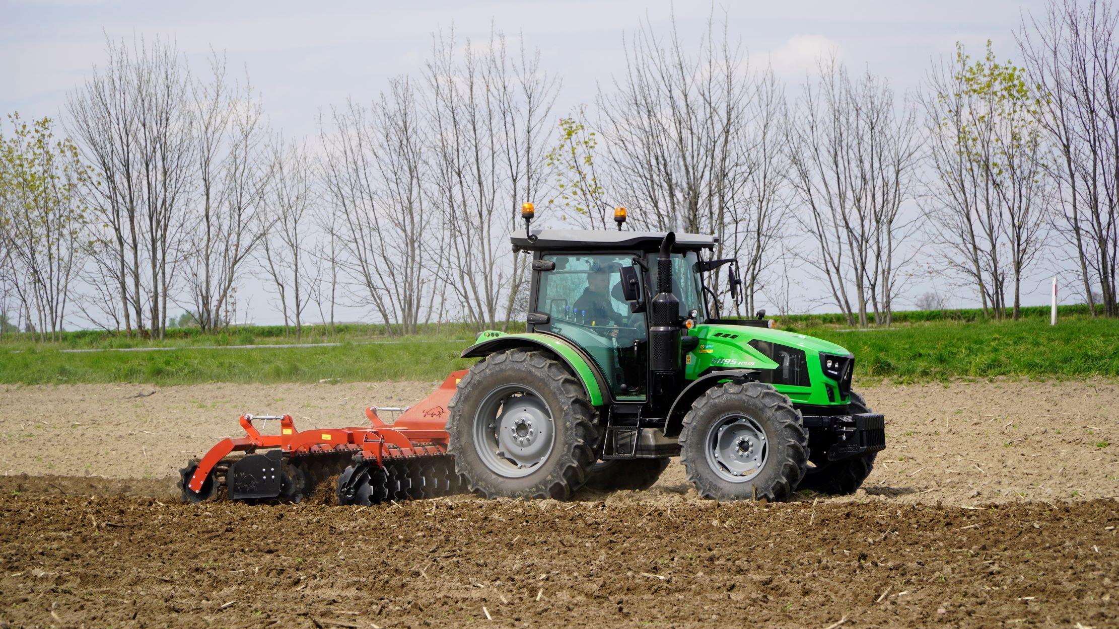 Jak jeździ i ile kosztuje nowy Deutz-Fahr 5 Keyline? To może być hit na ...