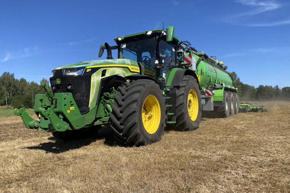 John Deere 8R370 eAutoPowr i Joskin Euroliner 28000 [galeria]