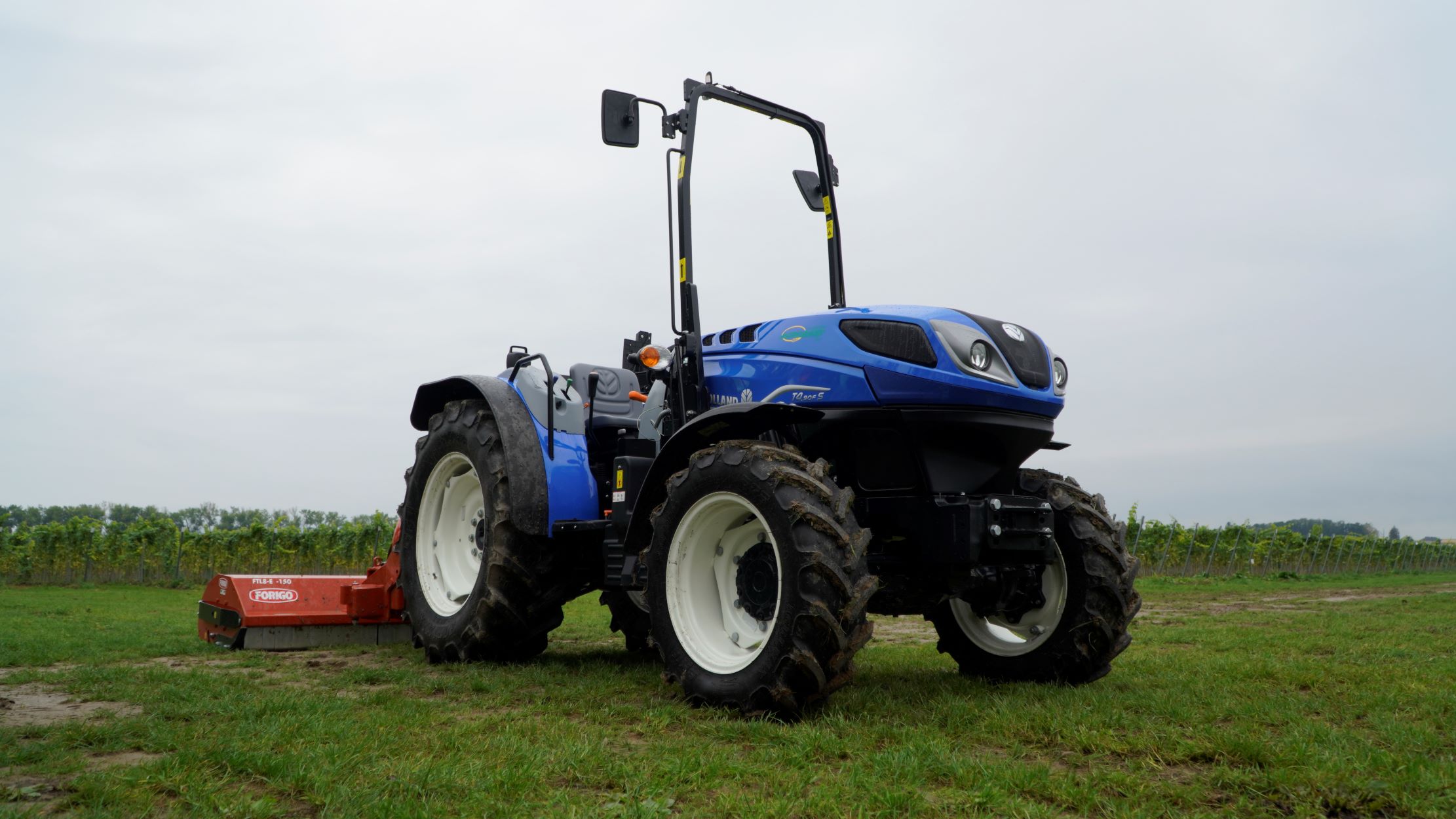 Ciągnik sadowniczy skrojony pod potrzeby polskiego rolnika. Oto nowy New Holland T4F S