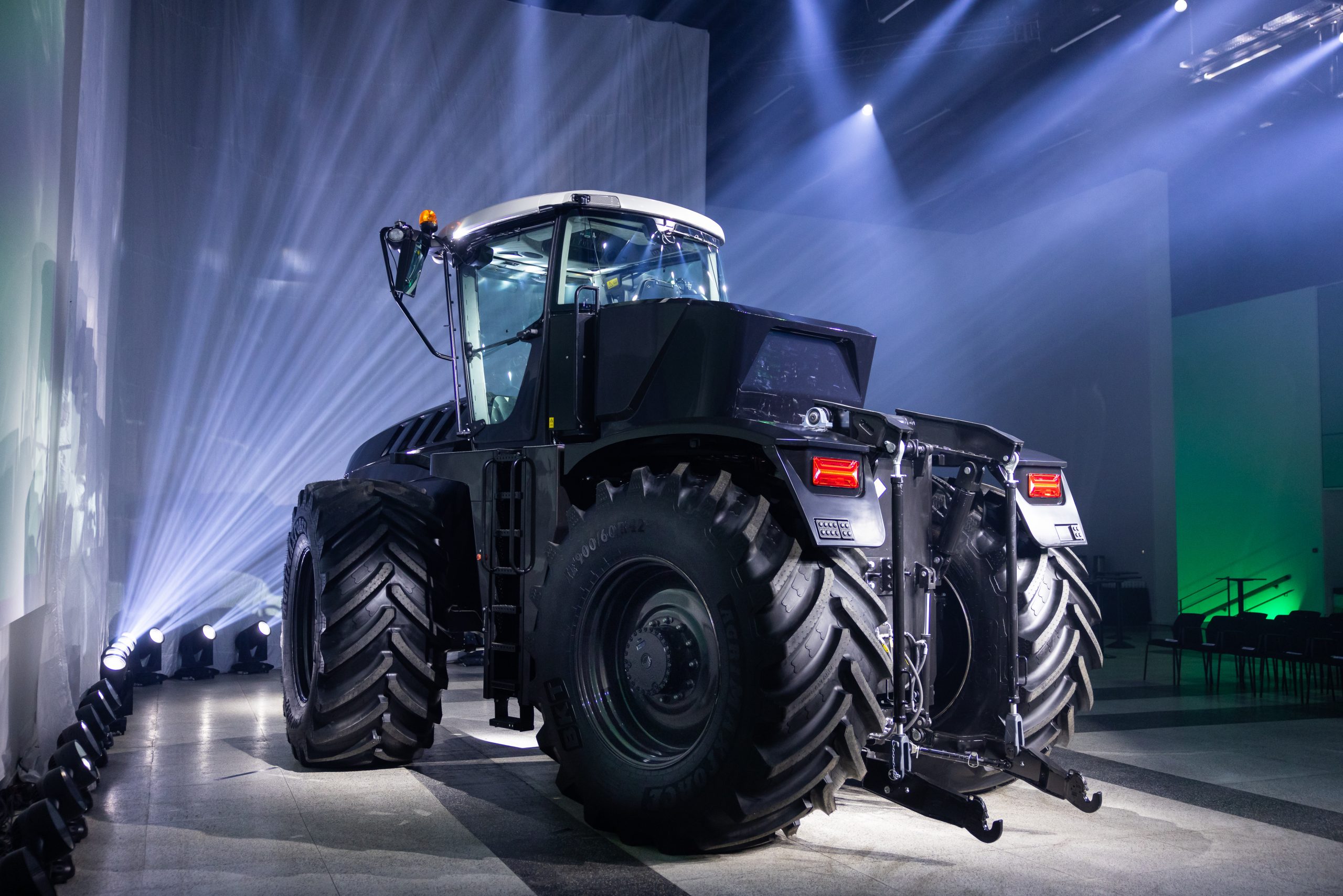 Auga Group wstrzymuje prace rozwojowe nad ciągnikiem hybrydowym M1