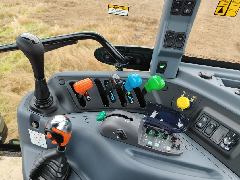 Sprawdziliśmy ciągnik LS Tractor MT7.101 na polu. Co ma do zaoferowania?