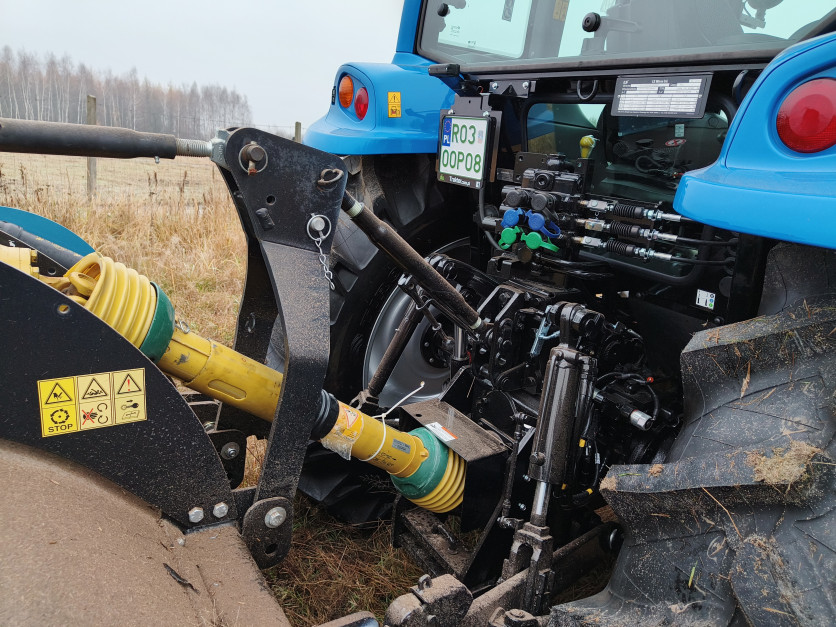 Sprawdziliśmy ciągnik LS Tractor MT7.101 na polu. Co ma do zaoferowania?