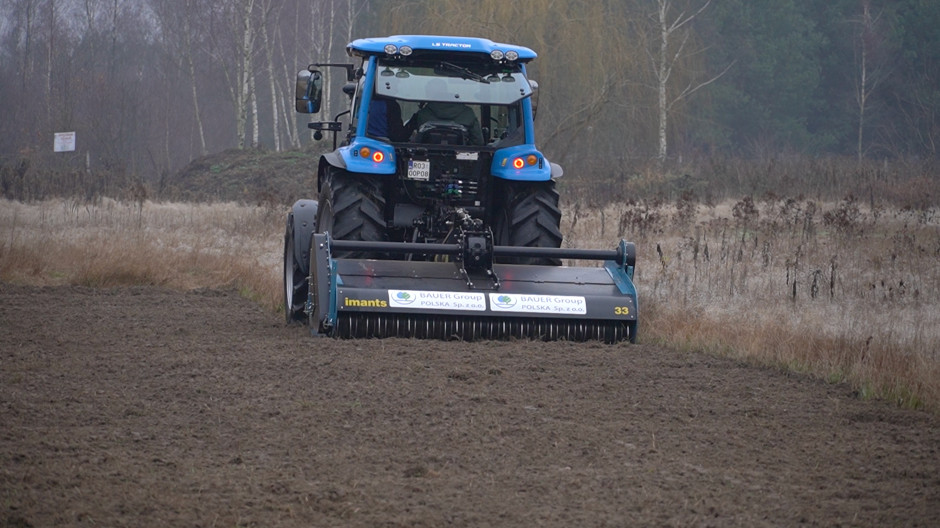 Sprawdziliśmy ciągnik LS Tractor MT7.101 na polu. Co ma do zaoferowania?