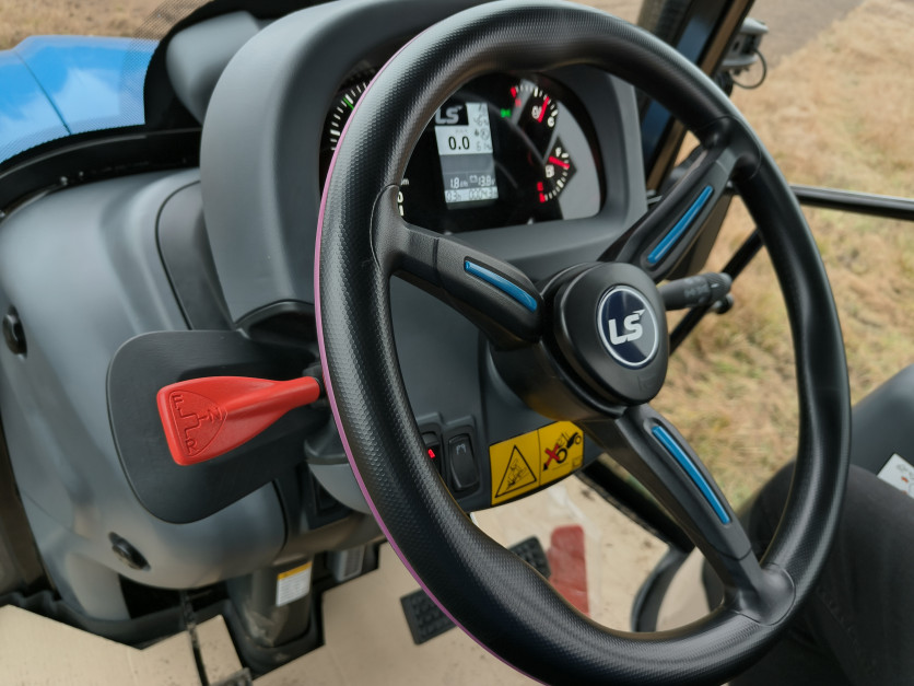 Sprawdziliśmy ciągnik LS Tractor MT7.101 na polu. Co ma do zaoferowania?