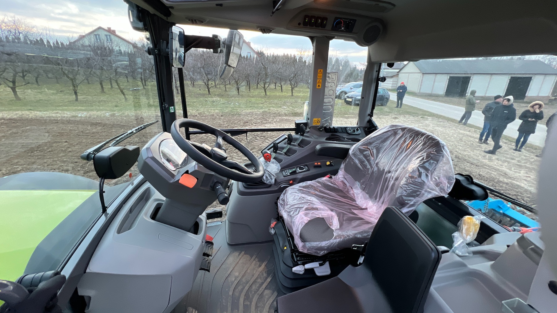 Claas Axos 3. Nowa generacja kompaktowych ciągników wchodzi na rynek