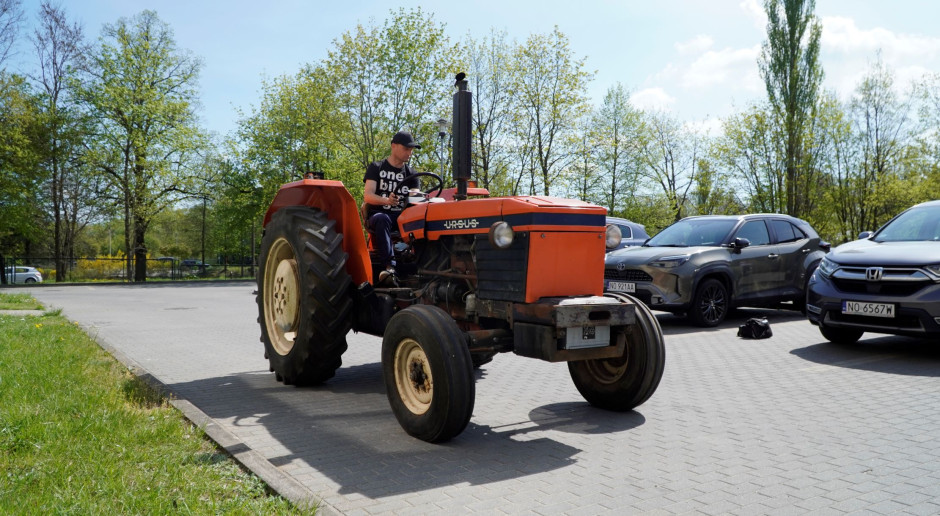 Mariusz Zdanowski sprawdza Ursusa U-710 Trimat. Czym się różni od ...