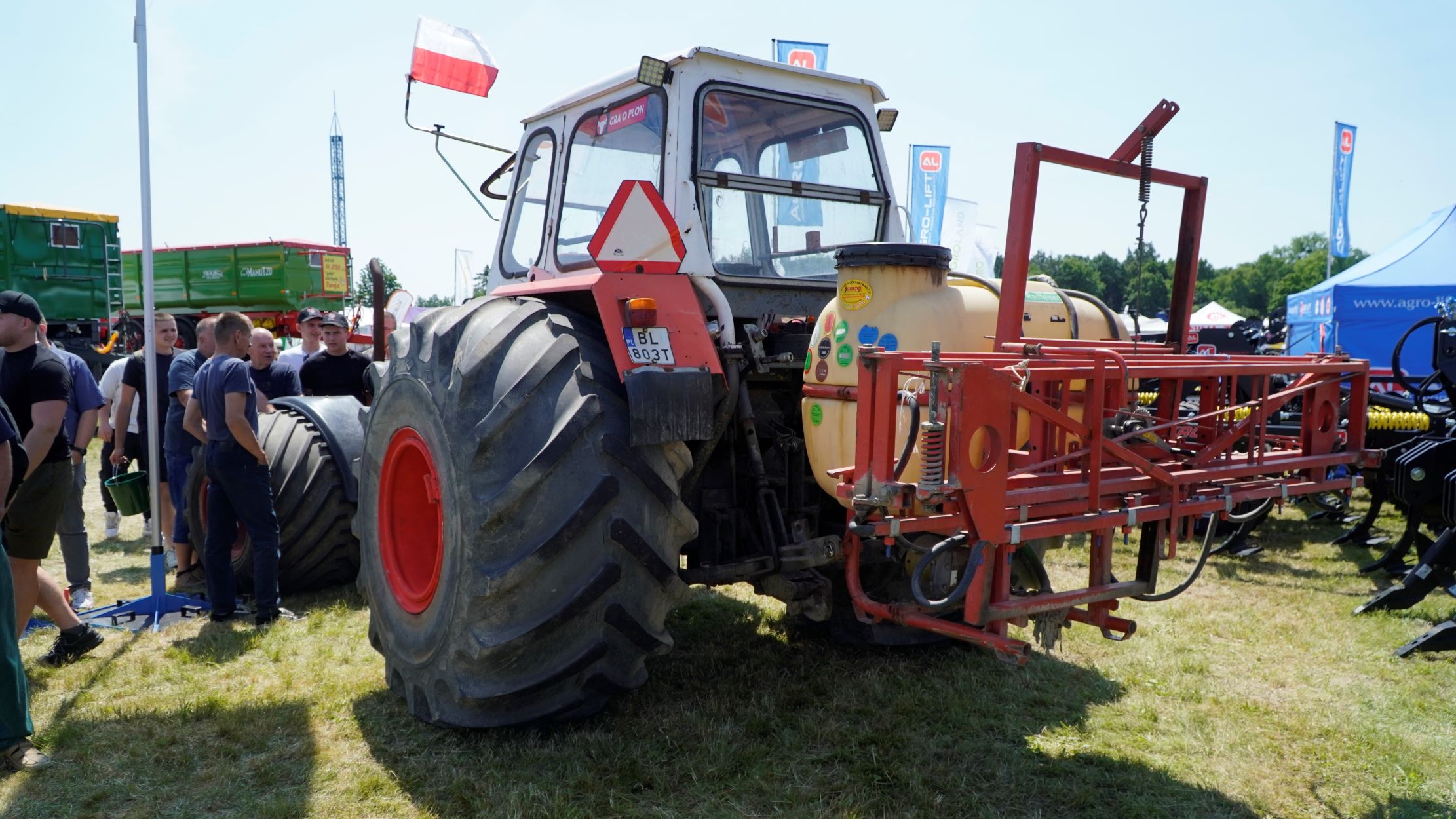 Fortschritt ZT-303 z silnikiem V10 z sieczkarni Claasa zagrał o większy ...