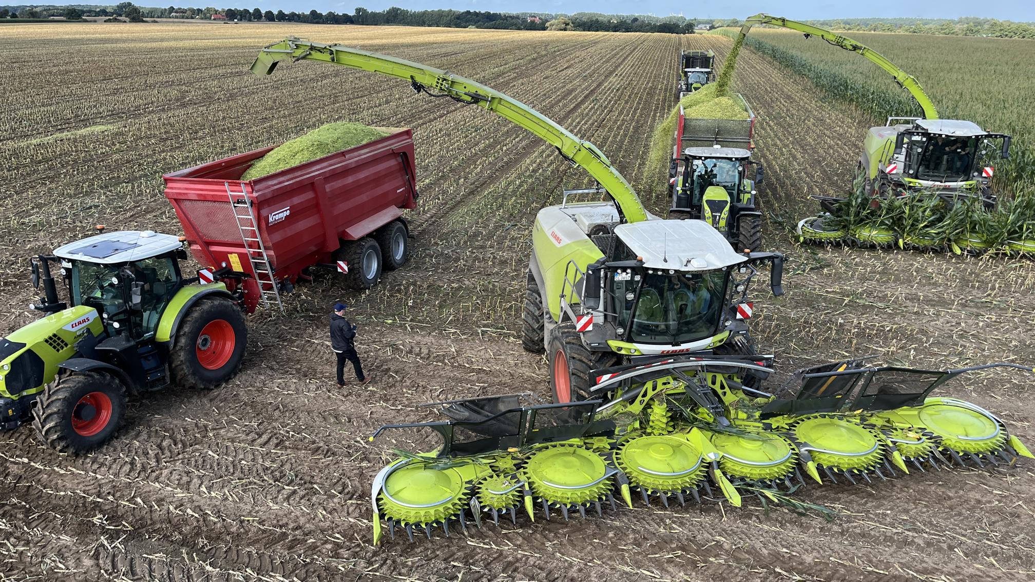Nowy gigant od Claasa wjeżdża na pola. Oto premierowy Jaguar 1200