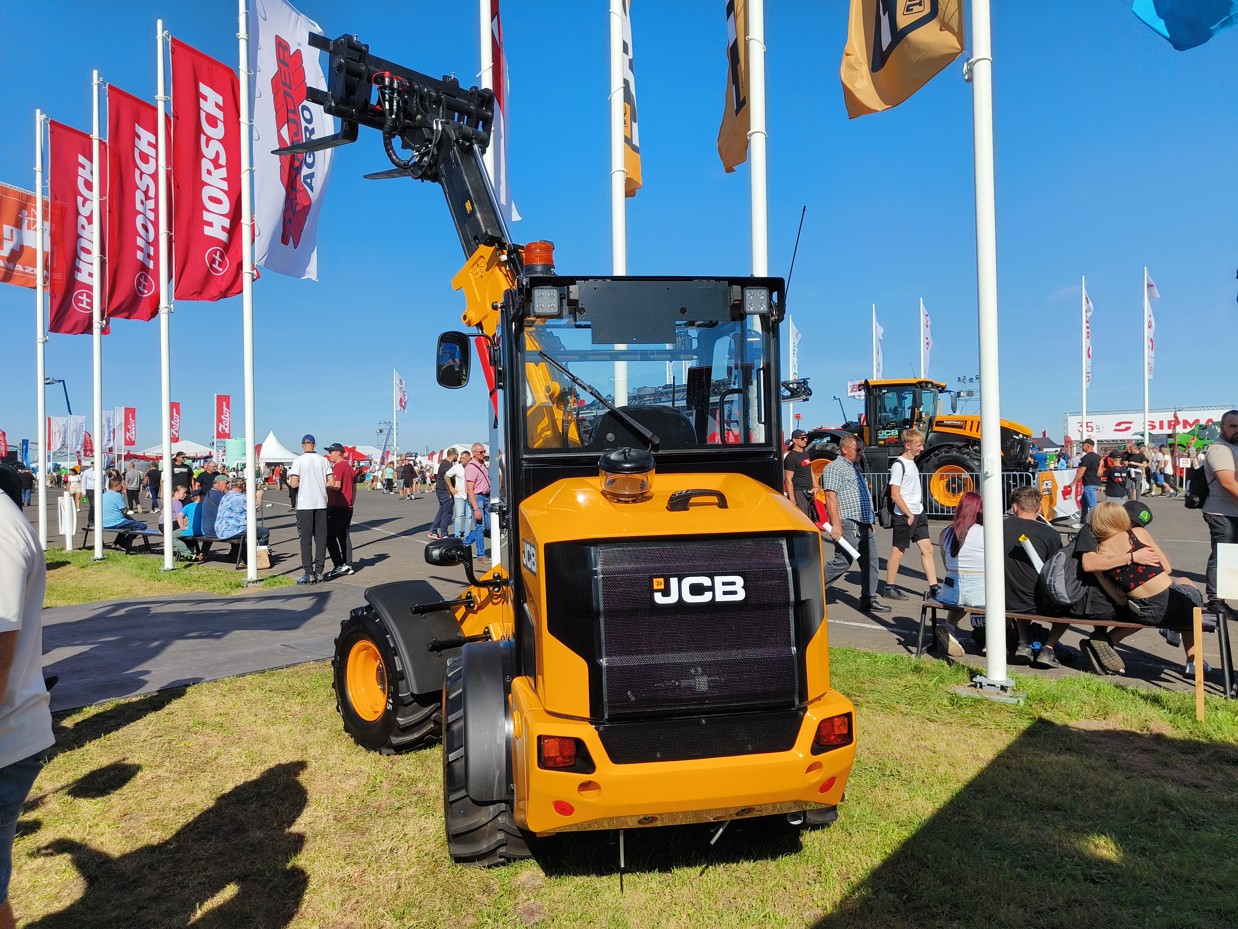 Nowa ładowarka - JCB TM 110 Agri. Szerokość zaledwie 1,56 m