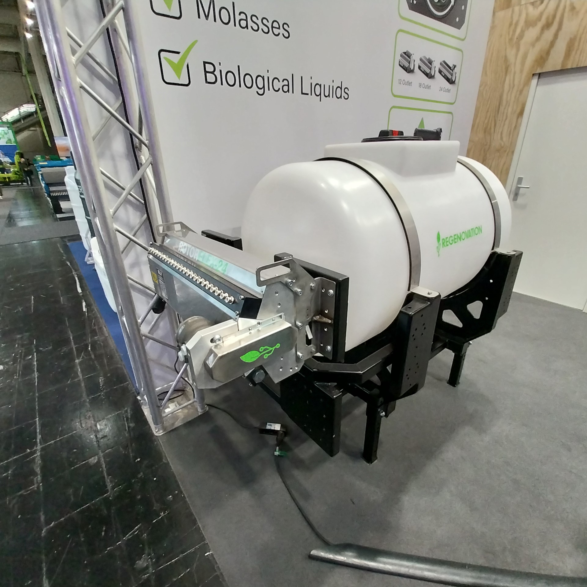 Precyzyjne podawanie gęstych cieczy podczas siewu. Pompa RotorFlex