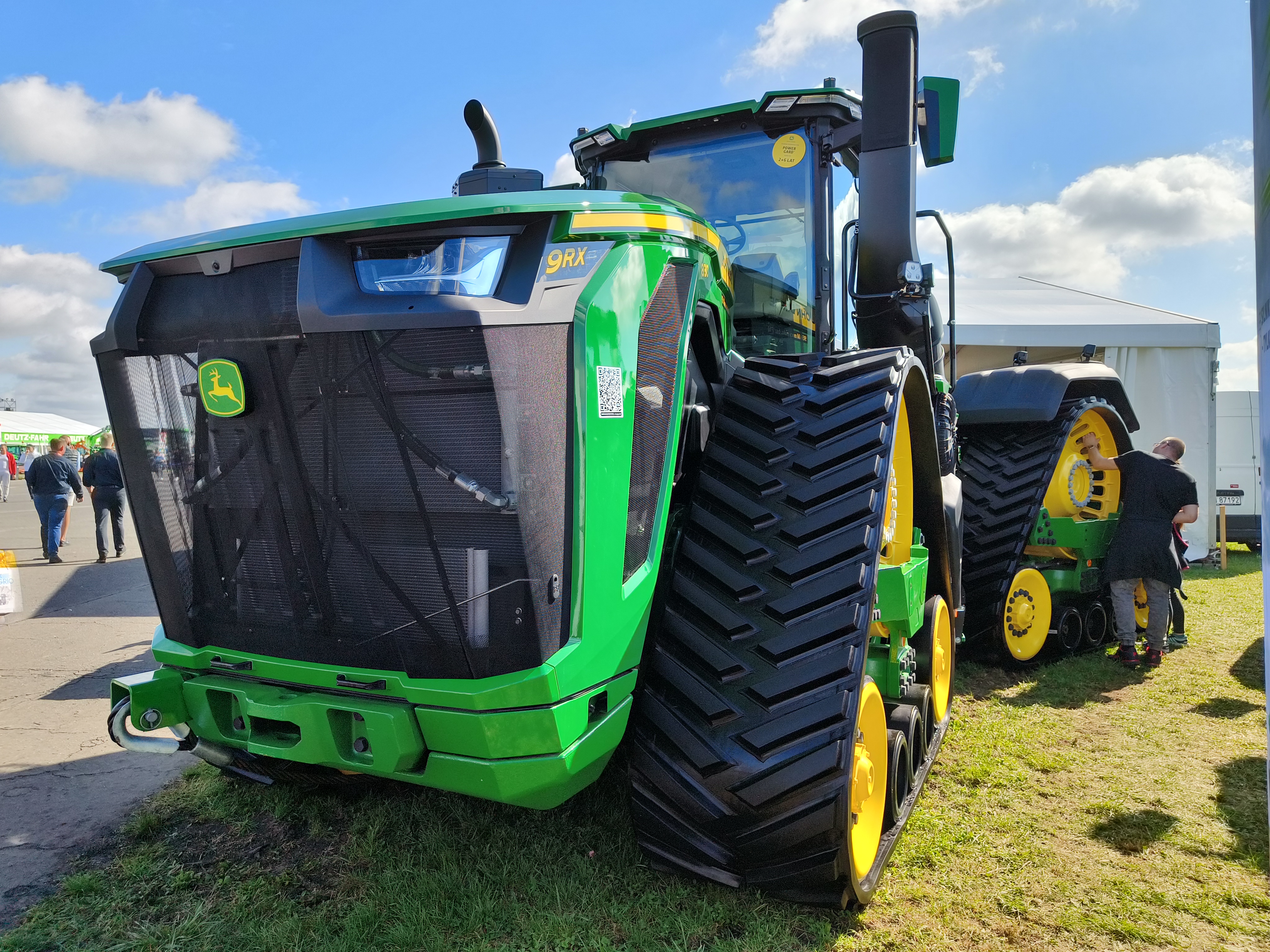 Jak przewieźć czołg, albo dwa ciągniki John Deere 9RX? Polska firma ma ...